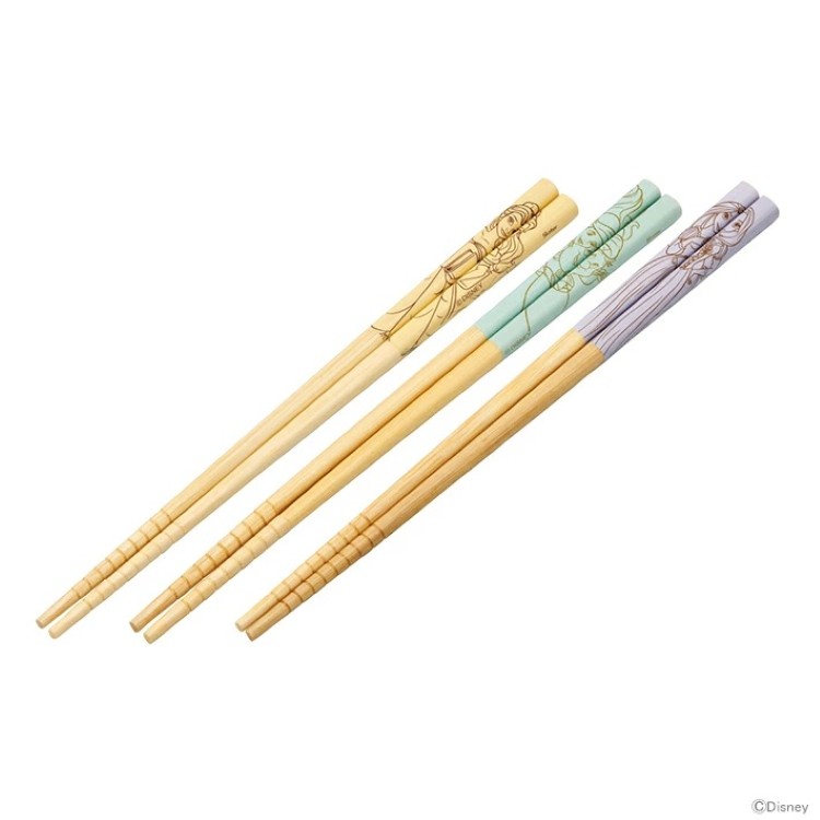 商品仕様21cmサイズの箸3膳セットです。 先端には滑り止め加工が施されているため、つかみにくい麺類や小さなおかずもしっかりとホールドし、スムーズに食事を楽しむことができます。 洗い替えや家族用として便利。 【サイズ】約21cm 【素材】 ...