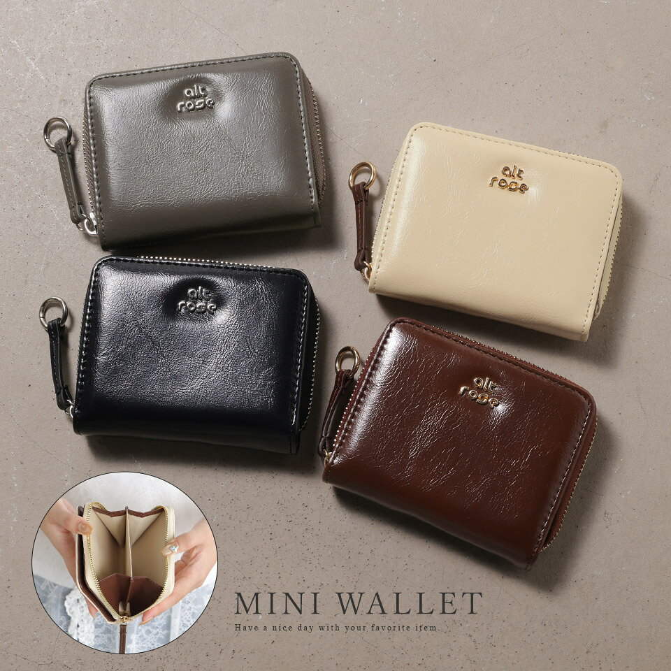 ・クラシックなデザインが高見えする二つ折り財布。・ロゴ金具がアクセントになり、高見えもばっちり◎・内側にはオープンポケット2つ、カードポケット5つ、お札入れ1つ付いています。・外側の小銭入れには、仕切りが付いており小銭を分けて収納していただ...