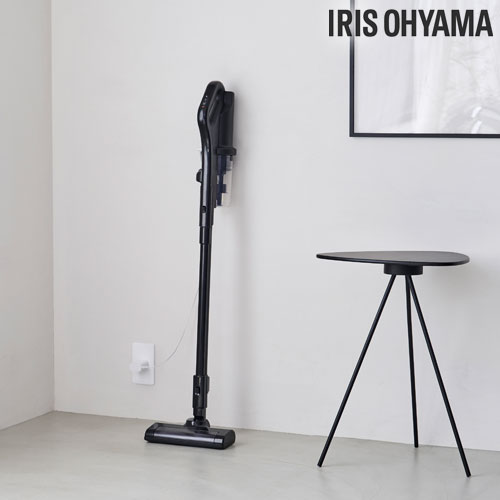手軽にサッとお掃除ができる充電式サイクロンスティッククリーナーです。【特長】●パワフルな集じん力吸引力が続くサイクロン式を採用。竜巻状にゴミと空気を吸い上げて分離させることで、空気の通り道がふさがらず吸引力が持続。フィルターは準HEPAフィ...