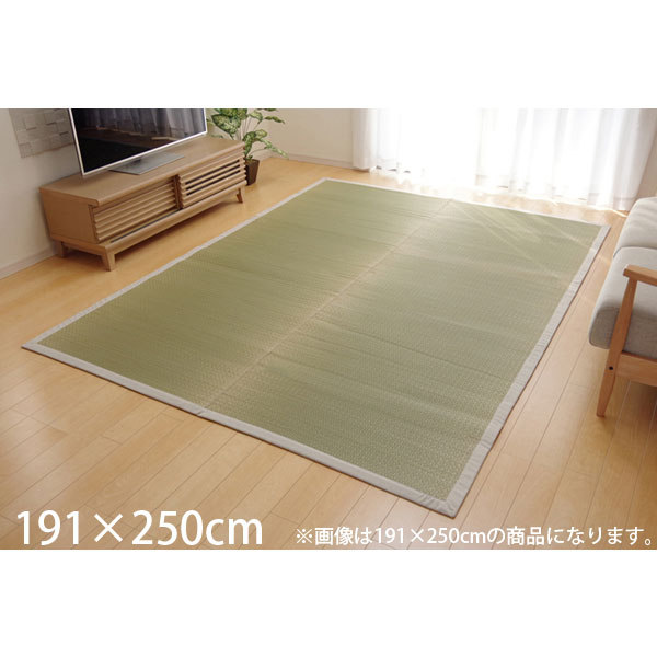 無染土と呼ばれる泥染加工をしていないい草を使用した商品です。無染土のい草はほこりも出にくく、しなやかでい草本来のすべすべとした肌触りが特徴です。ヘリには同じ自然素材の麻を使用しており、自然の良さを実感して頂けます。国産(九州産)のい草を使用...
