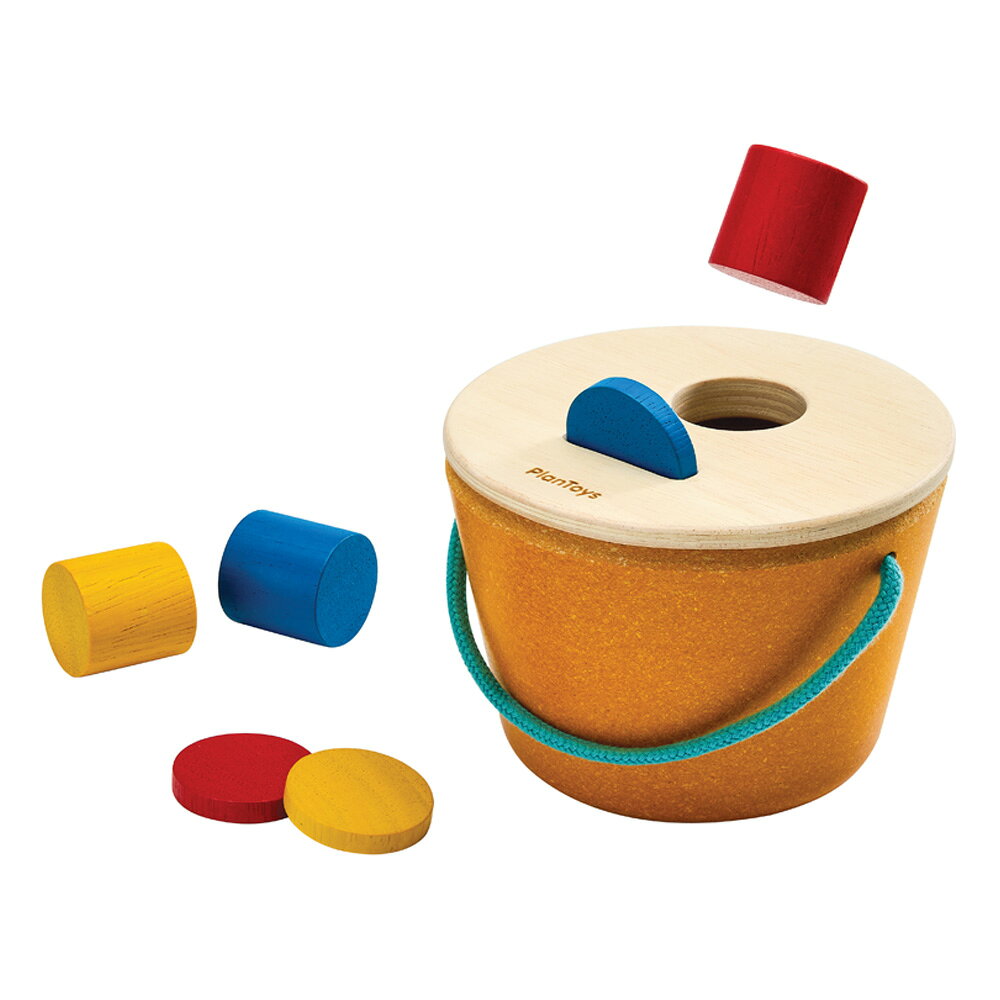 バケツにフィット 1歳頃から楽しめる、PlanToys（プラントイ）の「バケツにフィット」。 形の違うパーツを穴に合わせて入れる型はめ遊びを通して、形の認識力や手と目の協応動作を育む知育玩具です。 丸や半円など異なる形のパーツを観察しながら...