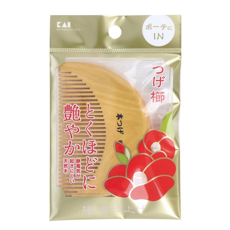商品名 つげ櫛 半月形 KQ3136 商品説明 【椿油仕上げ】天然素材のつげから丁寧に作られたヘアコーム静電気をおさえ髪通りを滑らかにすることで、枝毛、切れ毛を予防メイクポーチやバッグに入れて持ち歩きしやすいコンパクトサイズ商品サイズ (幅...