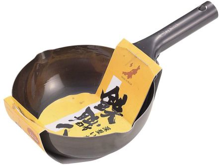 使えば使うほど馴染む! それが『鉄製』オール鉄製で頑丈なプロ仕様。強い火で鍋の温度を上げ、短時間での調理で食材の旨味を閉じ込め、美味しく仕上げることができる。強火で一気に高温調理できるので、香ばしく焼きたいソテーやステーキなどの調理にむいて...