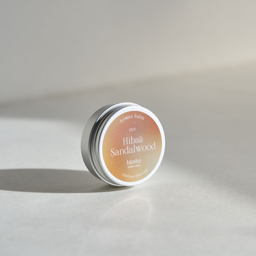 髪、顔、唇、手指など全身使えるマルチバームです。 【安心の日本製】 （愛媛県大三島の小さな工房で作っています） なんと米ぬかの配合が50% 感動の保湿力を体【香りの特徴】寺院を訪れた時のような心地よさ。 青森産ひば精油と、サンダルウッド精油...