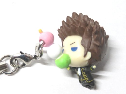 ■商品説明→銀魂　ツッテチャーム　ストラップ　近藤　未使用品。マスコット部分：約3cm。※スマホにも装着できるようにイヤホンジャック部品をおつけします。イヤホンジャック部品はおまけですのでデザインが多少かわる場合もございます。ご了承ください...
