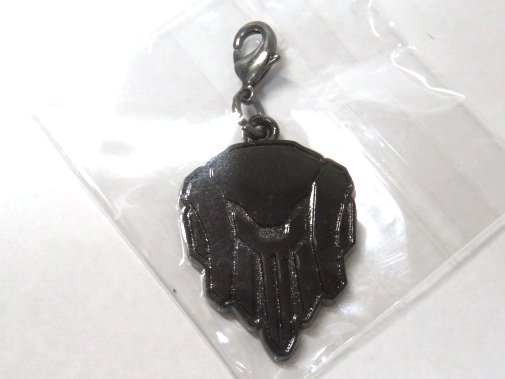 ■商品説明→パシフィックリム　チャーム　C　未使用品。プレート部分：縦30mm。※スマホにも装着できるようにイヤホンジャック部品をおつけします。イヤホンジャック部品はおまけですのでデザインが多少かわる場合もございます。ご了承ください。ファッ...