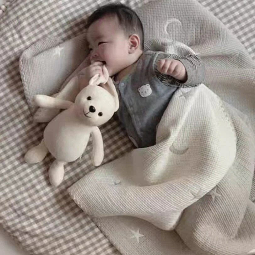 コットン100%の優しいブランケット 2種類の柄でご用意しております インテリアにも馴染みます♪ ■サイズ：90✕140 ──── ■商品や注文について サイズ等何かご不明がございましたらお問い合わせよりお気軽にご連絡くださいませ。 モニタ...