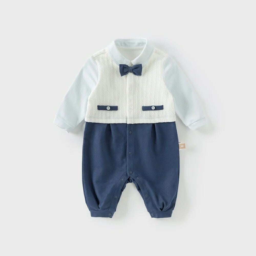 Dave&bella ブルーリボンロンパース 落ち着いたブルーと清潔感のあるホワイトの組み合わせが爽やかなロンパース♪ まるでセットアップのように見えるデザインで、きちんと感もおしゃれも両立◎ 胸元のブルーリボンが上品なアクセントになり、フ...