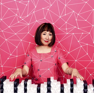 テクノを独自に進化させた"オトナテクノ"シリーズ第2弾、1年半ぶりとなる一枚。YMOの名曲「東風」に詩を付けた「Tong Poo」、フォークルの「悲しくてやりきれない」、ザ・ピーナッツの「モスラの歌」などを独自の解釈で見事にリニューアルして...