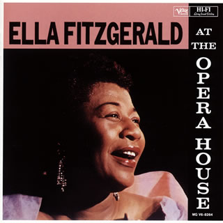 オスカー・ピーターソンやレイ・ブラウンといった名手の伴奏を得て多彩な楽曲を歌うエラ。1957年のJATPツアーから二つの公演の音源を収録したライヴ作で、彼女の、そしてジャズ・ヴォーカルの入門編として最適。【品番】　UCCU-5602【JAN...