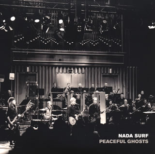 90年代頭にニューヨークで結成されたバンドの2枚組。DISC 1には2016年6月のオーケストラとのライヴ13曲、日本盤のみのDISC 2には『You Know Who You Are』の5曲のデモを収録し、デリケートなバンドの魅力を伝える...