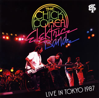 87年日本におけるスーパー・バンドの伝説的なライヴの記録である。音源は最新リマスターで蘇ったもの。内容はグループ全体での類い稀な音楽センスとテクニックが聴きどころだ。作品の出来栄えに加えて音響も素晴らしい。また、7曲目のライト・イヤーズは8...