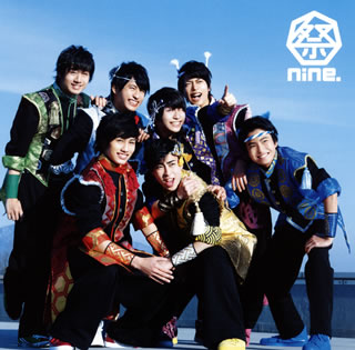 BOYS AND MEN研究生から選抜された7人組ユニットのデビュー・シングル。名刺代わりのタイトル曲「嗚呼、夢神輿」はユニット名にふさわしい、義理と人情の男気あふれるお祭りソング。テイチクからデビューっていうのがまたいいじゃない?テレビ東...