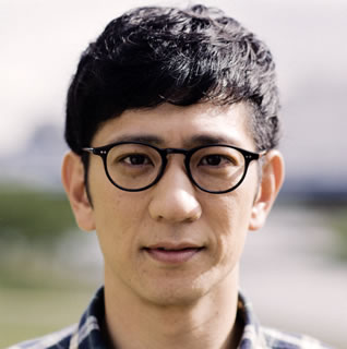 某グループへのシニカル過ぎるオマージュとしか言いようがない、柴田英嗣(アンタッチャブル)をフィーチャーしたカヴァー・フォトが素晴らしい34枚目のシングル。Jazzin'park(久保田真悟 + 栗原 暁)をコワーカーに迎えた、メランコリック...