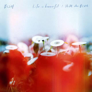 グループ初となる両A面シングル。「Life is beautiful」はdTV×FOD共同製作ドラマ『彼氏をローンで買いました』の主題歌。「HiDE the BLUE」はTVアニメ『3D彼女 リアルガール』のエンディング・テーマだ。【品番】...