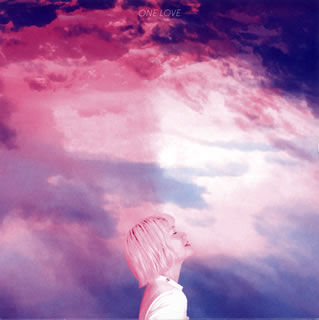 コーラス参加しているLUCKY TAPESの高橋 海、韻シストのBASIほか盟友と手掛けたSSWのミニ・アルバム。自作の表題曲こそ代表曲「マドンナ」路線のハートフルなポップスだが、全体的に憂いや陰を浮かび上がらせた紳士淑女的なメロウ・グルー...