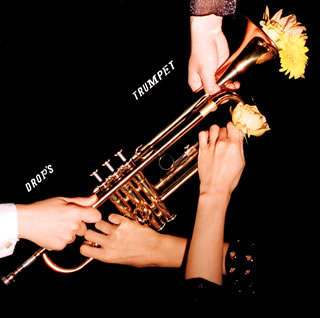 2009年に札幌で結成された女性4人組。本作は2018年発表の『organ』に続くミニ・アルバムで、ホーン・セクションが客演する「毎日がラブソング」が特徴的。それでいて核となるバンド・サウンドの魅力も逆説的に押し出している。「ためいき」「未...