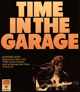 斉藤和義のライヴ・アルバム。本作は、2019年の弾き語りツアー〈Time in the Garage〉の中野サンプラザ公演の音源を収録。ベスト・アルバム的なセットリストで構成されていて、自身の昔の音源とのジャム・セッションも聴かせている。【...