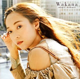 元Kalafinaのメンバーとして知られる女性シンガー、Wakanaの2ndアルバム。「アキノサクラ」のアルバム・ヴァージョンや武部聡志が作曲した「君だけのステージ」など、新たな魅力を詰め込んだ一枚となっている。【品番】　VICL-6532...