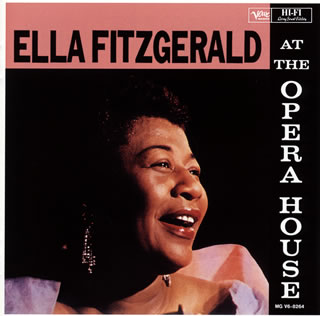 オスカー・ピーターソンやレイ・ブラウンといった名手の伴奏を得て多彩な楽曲を歌うエラ。1957年のJATPツアーから二つの公演の音源を収録したライヴ作で、彼女の、そしてジャズ・ヴォーカルの入門編として最適。【品番】　UCCV-9691【JAN...