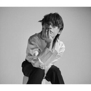 八面六臂の活躍を続けるアーティスト、SKY-HIの6thアルバム。C COFFEEのCM曲「Bare-Bare」や映画の公式インスパイア・ソング「Fly Without Wings」のほか、新曲「I am」「Dramatic」などを収める。...