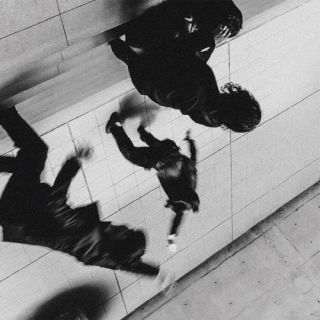 福岡発のインディロック・バンド、aldo van eyckの2ndフル・アルバム。結成当初に制作されたリード曲「last dance」、ヘヴィでドープな音像が渦巻く「boxes」、R&Bテイストの「BLS」など、幅広い音楽性が感じられる。【...