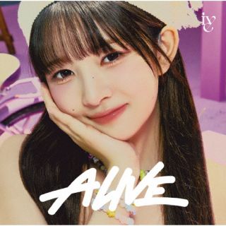 韓国のガールズ・グループ、IVEの2nd EP。恋のときめきを詰めこんだタイトル曲「CRUSH」は、華やかで愛らしい雰囲気に満ちた胸躍るポップ・ソング。TVアニメ『ポケットモンスター』のOPテーマ「Will」やヒット曲の日本語版も楽しめる。...