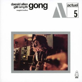 冒頭からこの上ないサイケデリック感を放つアルバム。元ソフト・マシーンのデヴィッド・アレンらからなる伝説的バンドがフランスのBYGレーベルに遺した一作で、バール・フィリップスらジャズ畑のプレイヤーも参加している。【品番】　CDSOL-3875...