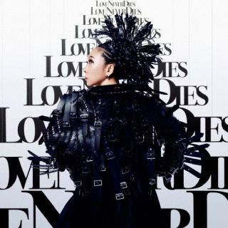15枚目のオリジナル・アルバム。パリ五輪のアスリート応援曲「フルール・ドゥ・ラ・パシオン」をはじめ、「ゆびきりげんまん」「愛をありがとう」「傷だらけの王者」「CHANGE MY WORLD」といったタイアップ曲や新曲も収めた充実作だ。【品番...