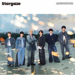 SixTONESの16thシングルは、日本テレビ系『高校生クイズ2025』応援ソング。RADWIMPSの野田洋次郎による書き下ろしで、詩的な言葉とドラマティックなサウンドが6名のエモーショナルな歌唱と結びつき、聴く人の背中を押す仕上がりだ。...