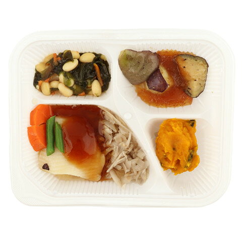 【NEW】【冷凍】 ＼＼管理栄養士おすすめ／／ 脂ののったカレイを、しょうがの香るあんで仕上げたカレイの煮付け風です。 ジューシーな味わいの、揚げなすのおろしあんなどの副菜とセットになった、食べ合わせも楽しめる和食メニューです。 1食あたり...
