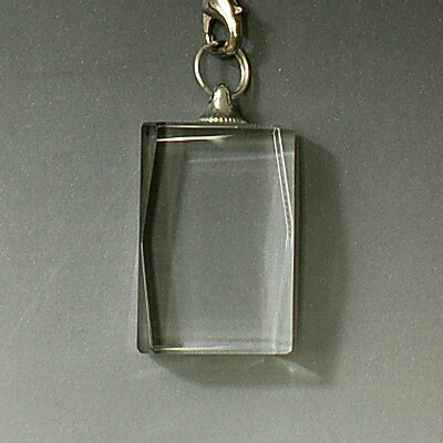 このクリスタルの記念品は、【ギフト対応品】です。【製品サイズ】●2×3×1cm■■■記念品としての利用時、お客様ご自身で名入れのデザインもして制作を希望の場合は、御注文完了後、名入れ内容を送信下さい。その際、illustratorアウトライ...