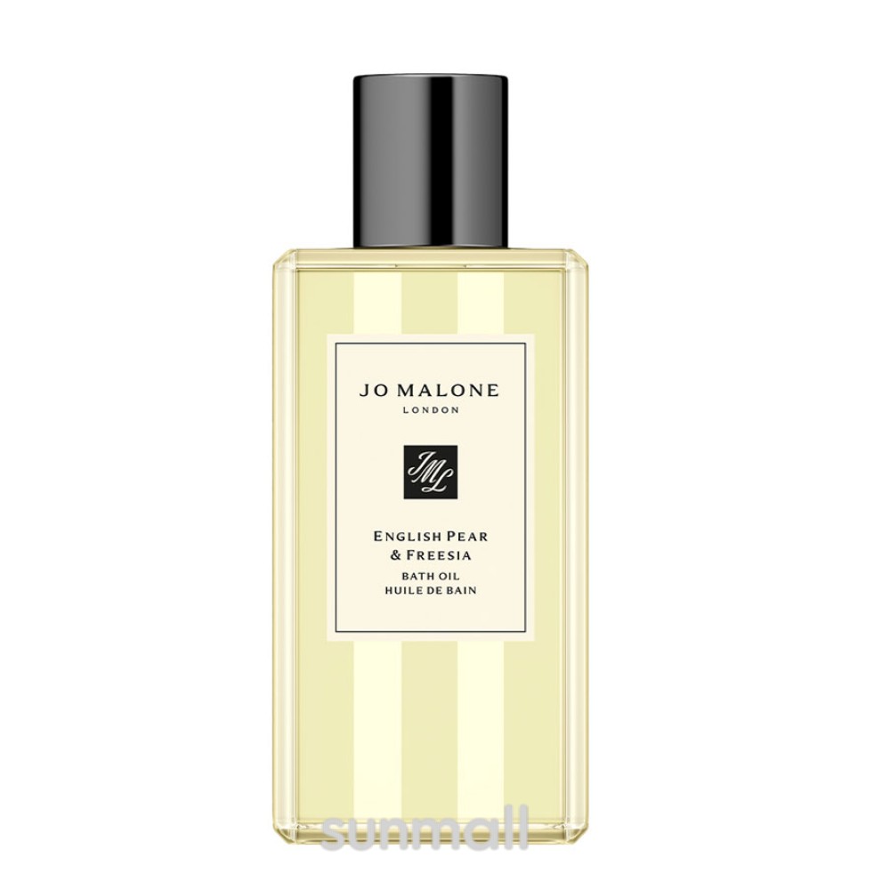 内容量100mL／バスオイル商品区分化粧品特徴熟したての洋梨の官能的なみずみずしさを白いフリージアのブーケで優しく包み、アンバー、パチョリ、ウッドで豊潤に仕上げています。 ＜ジョー マローン ロンドン＞のバス オイルは、ボディ肌に潤いを与え...