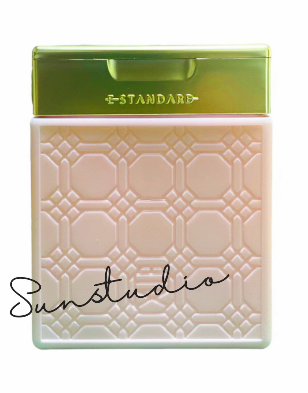 内容量250mL本体／トリートメントメーカー（販売元）株式会社サンテック産業商品区分化粧品特徴髪のダメージ部分にアプローチする内部浸透型トリートメント フェザーケラチン※1や浸透型コラーゲン※2などの美容成分が髪にうるおいを与え、カラーとパ...