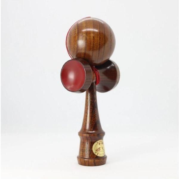 日本けん玉協会 特別推奨品 （級・準初段のけん玉検定で使用可能です。） 山形県のけん玉職人が作るこだわりの国産品です。 地元山形県長井市にて漆製品を手掛ける「アトリエ・ギャラリーCielo」とコラボした漆塗りのけん玉です。 美しい光沢を有し...