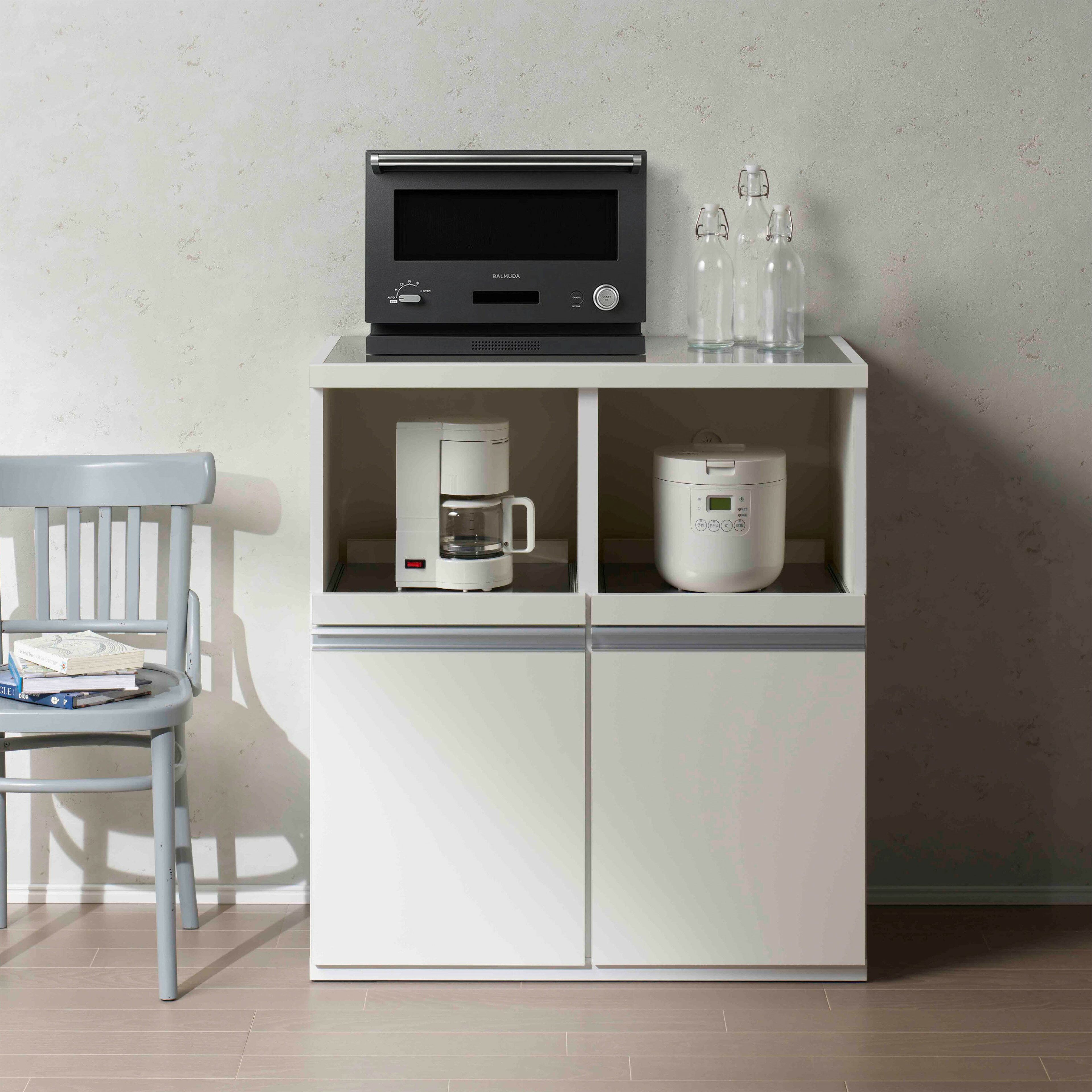 商品情報サイズW848×D445×H938（mm）商品重要　32kg材質特殊プリント化粧板色スーパーホワイト商品説明完成品　移動棚：2枚　棚板耐荷重：約10kgホルムアルデヒド放射区分：F☆☆☆☆日本製※実物の商品になるべく近いお色になるよ...