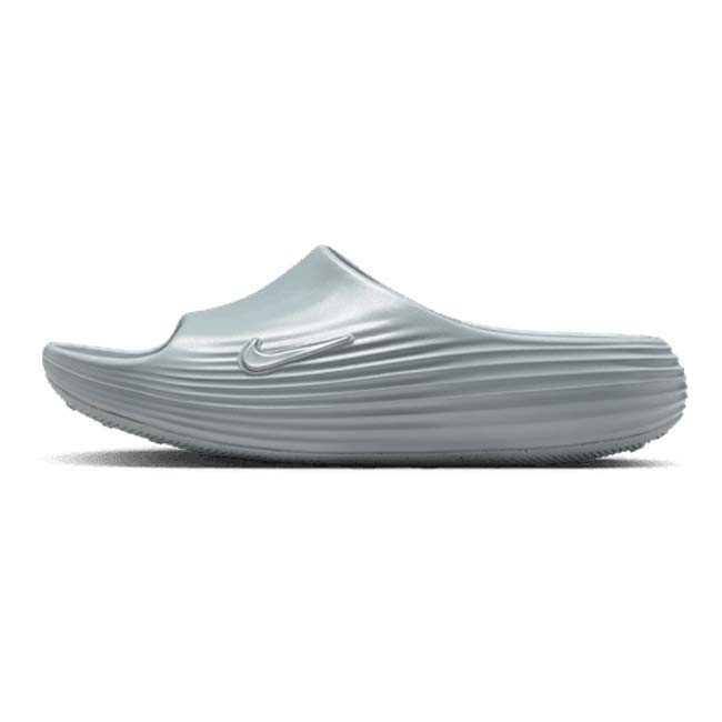 SPEC カラーウルフグレー×ウルフグレー(002) サイズ24.0cm、25.0cm、26.0cm、27.0cm、28.0cm、29.0cm ワイズ(足囲)MEDIUM(M) 素材甲部：合成樹脂／底部：ゴム底 名称Nike ReactX ...