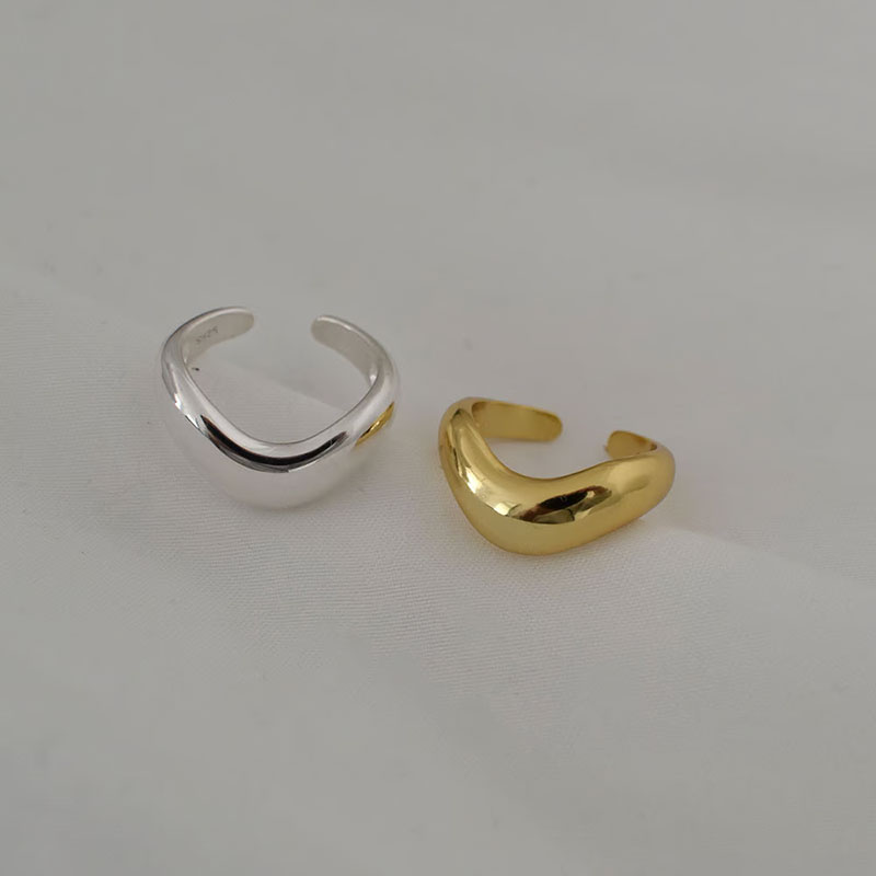 ■素材 SV925　Gold plating ■サイズ 約13号〜サイズ調整可能 ※モニターの発色によって多少お色味が異なって見える場合があります。 こちらは、ネコポス発送商品になりますので、お届けまでに発送から1～2日かかります。