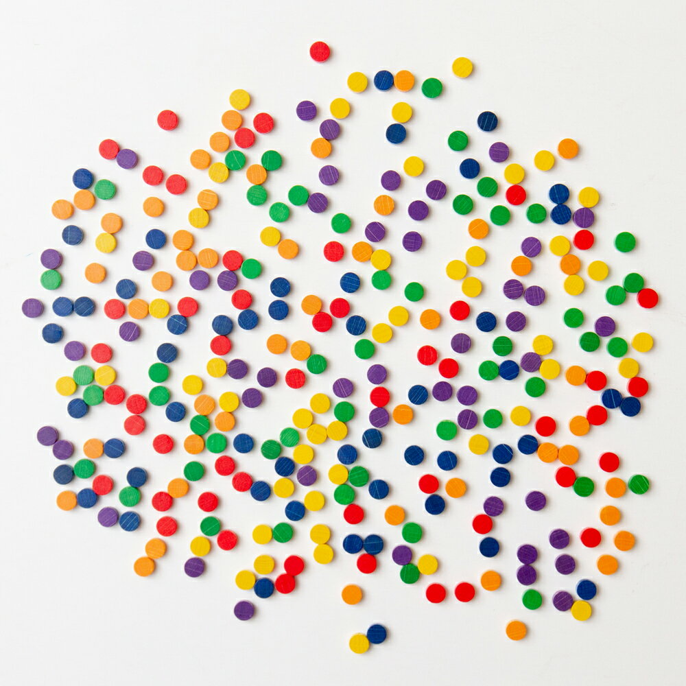 ピースをつなげて、さまざまなものを創造する。 様々な色の、粒々の色鮮やかなピースたち。 小さく軽やかに削られたピースはほかになく、パターン遊びの中でも人気のジーナ社。 サイズは直径約1cmの1種類、カラーは6色。計 約300個ほど入っていま...