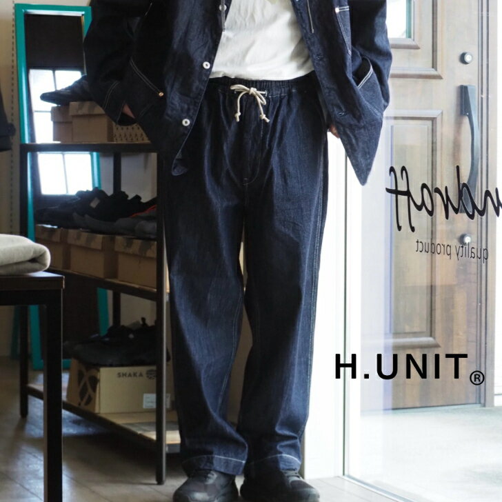 商品説明 柔らかなタッチに織り上げた、9ozソフトデニムを使用したイージーデニムパンツ。 ワークパンツらしく、巻き縫いにてしっかりと縫製し、 後ろポケット口をリベットで補強したワイドシルエットのワークイージーパンツです。 セットアップで楽し...