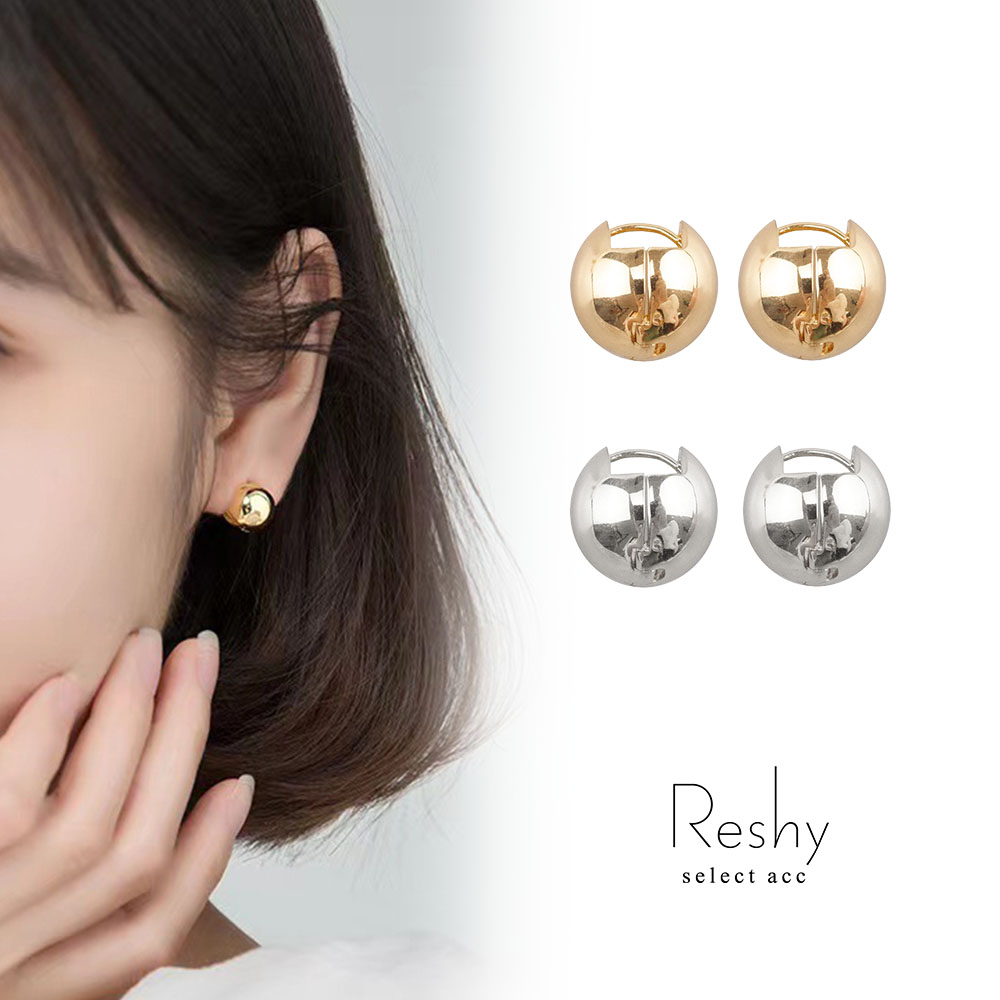 ブランド名 Reshy 商品紹介 メタルボールの中折れフープピアス。 モチーフとポストが一体になった新鮮なデザインで、周りと差がつくアイテムです。 ワンタッチ式なので、キャッチをなくす心配がありません。 さりげないオシャレを楽しみたい方にオ...