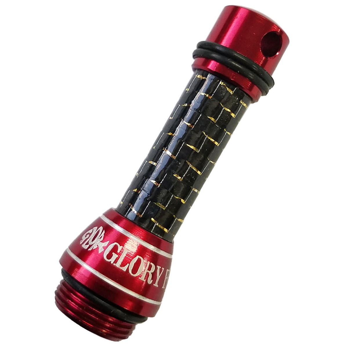 大切なリールの傷防止をサポーター！軽くて強い、高級感あふれるカーボンブランクデザイン。フック掛けホール・糸留めラバー装備●全長(mm)：45●自重(g)：7.3●カラー：レッド●素材：アルミ、カーボン