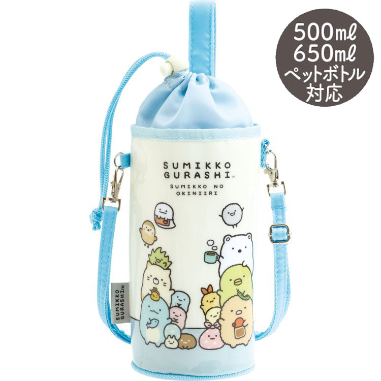 商品仕様ペットボトルを持ち歩くのに便利なショルダー紐付きのケースです。 好きなことに囲まれて、いつもよりちょっぴりごきげんなすみっコたちの『すみっコのおきにいり』シリーズ！ いろんなお気に入りがあるけど、みんないっしょに「すみっこ」で過ごす...