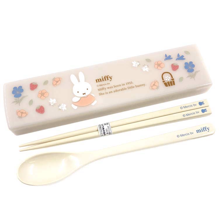 商品仕様【サイズ】本体：約W47×H190×D17mmパッケージ：約W60×H235×D20mm【内容】18cmの箸、スプーン付【仕様】食洗器・乾燥機OK抗菌仕様(フタ以外)【素材】ケースフタ：AS、ケース本体・スプーン：ABS、クッション...