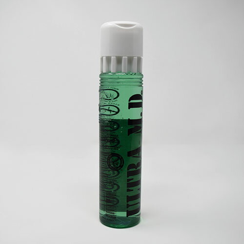 オーストラリアンティーツリーオイルを豊富に含み、汚れ・悪臭・皮脂を除去し、フレッシュな香りと輝きを与えます。天然原料から合成可能な陰イオン性界面活性剤(ココナッツ実から抽出したレシチンを主成分とした最高の天然界面活性剤)を使用。●主成分：テ...