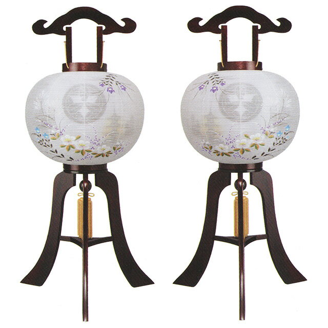 商品説明 特徴 ご先祖のお迎えにお供えする家紋入一対柄の大内行灯です。 本体は天然木本桜調仕上げで、外絹張り二重火袋の置き提灯です。 仕様 ●寸法　高さ: 82cm、直径: 33cm ●材質　本体: 天然木本桜調仕上げ、火袋: 外絹張り二重...