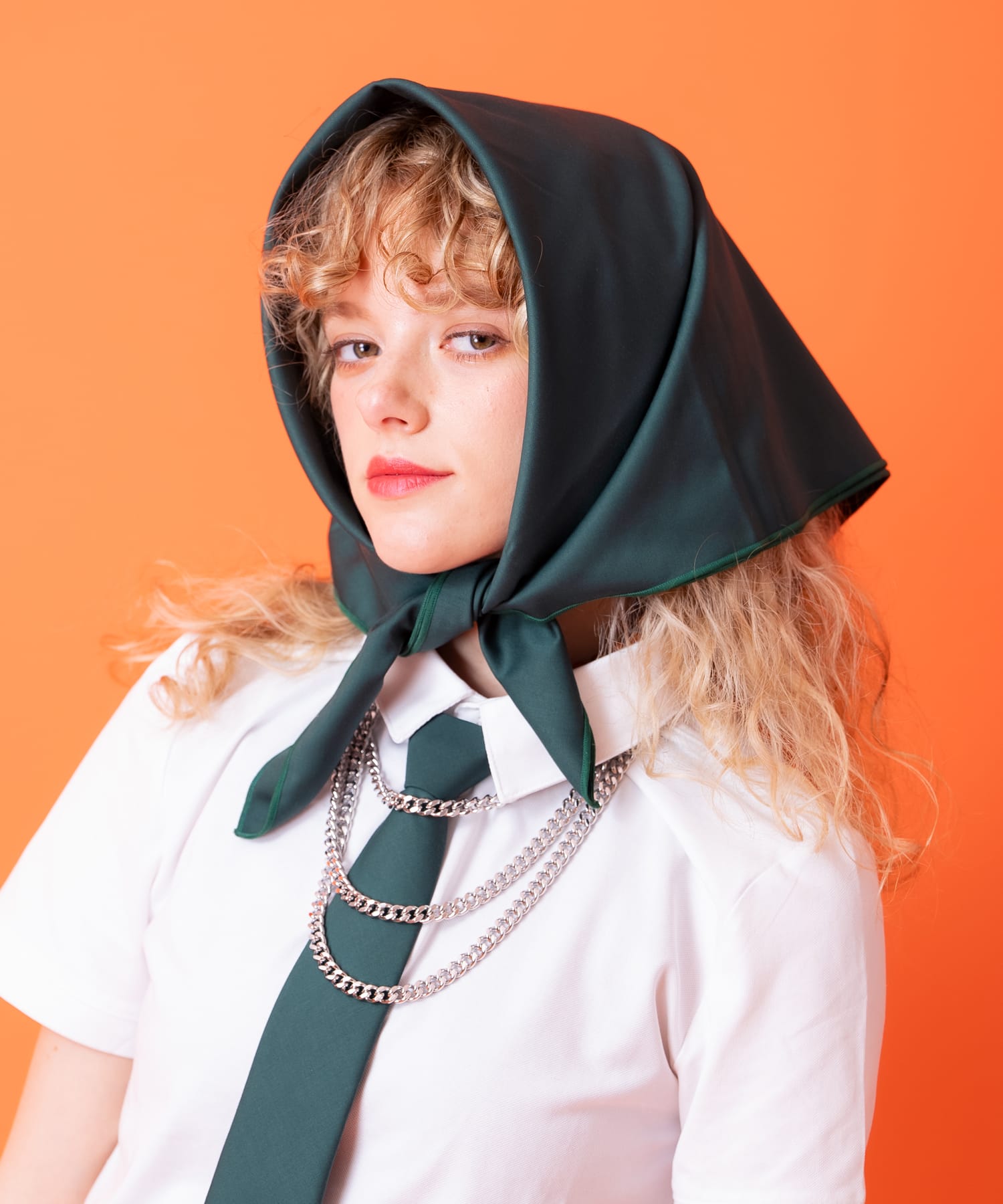 フォーマルスーツ生地スカーフ(65cm×65cm) / メンズ レディース ユニセックス シンプル 無地 カラー首元を彩るアクセサリーとして、バッグや小物などにサラリと巻き付けてアクセントとして、ヘアアクセサリーとしてや大判のバンダナ的にも...