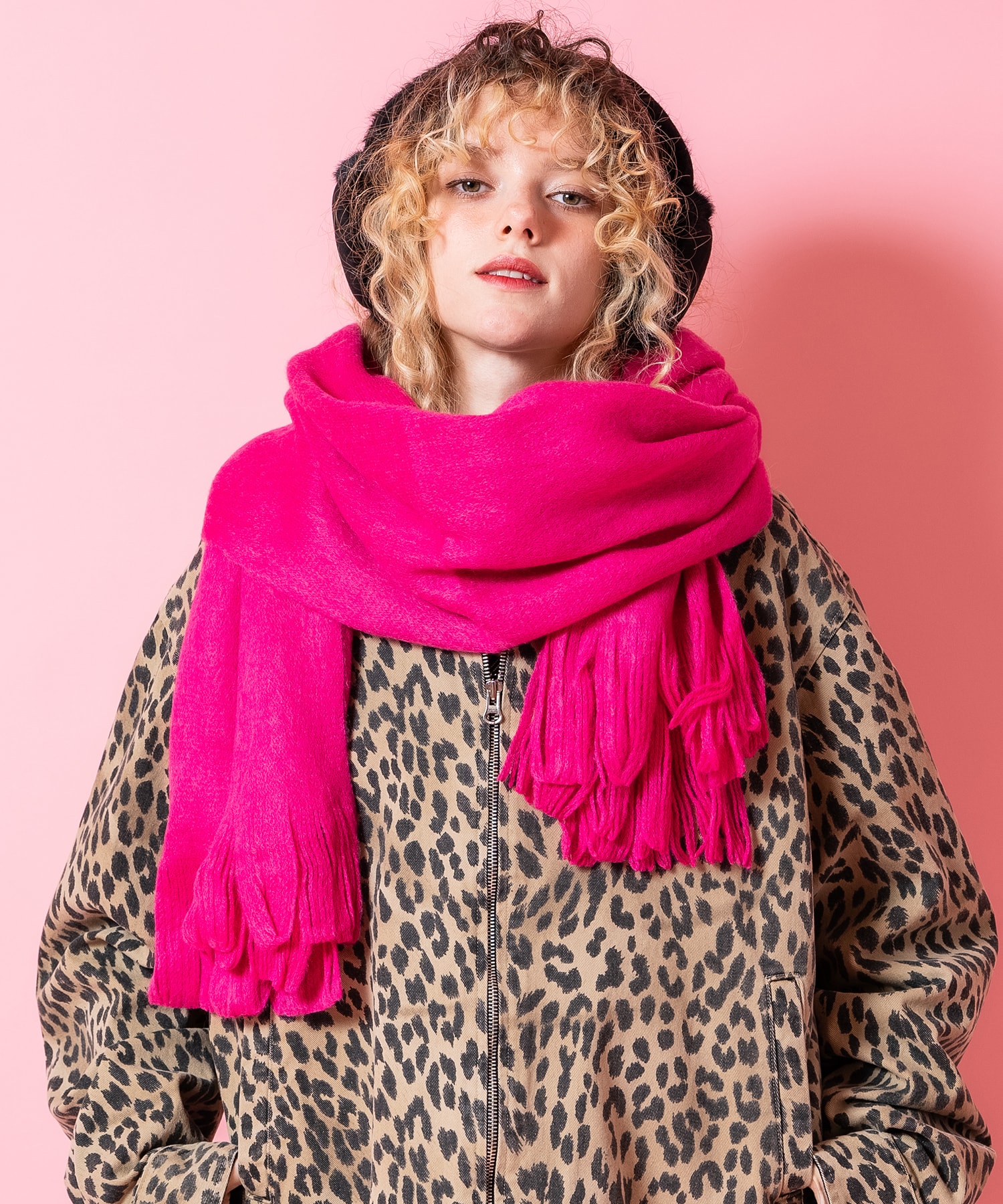 フワフワアクリルロングマフラー(42cm×200cm) / ユニセックス レトロ 起毛 ストール 無地 大判 AWシーズンの定番マフラー/ストール。しっかりとサイズをとったワイドな幅とロングサイジングでのたっぷりボリューミーな大判サイズ感が...