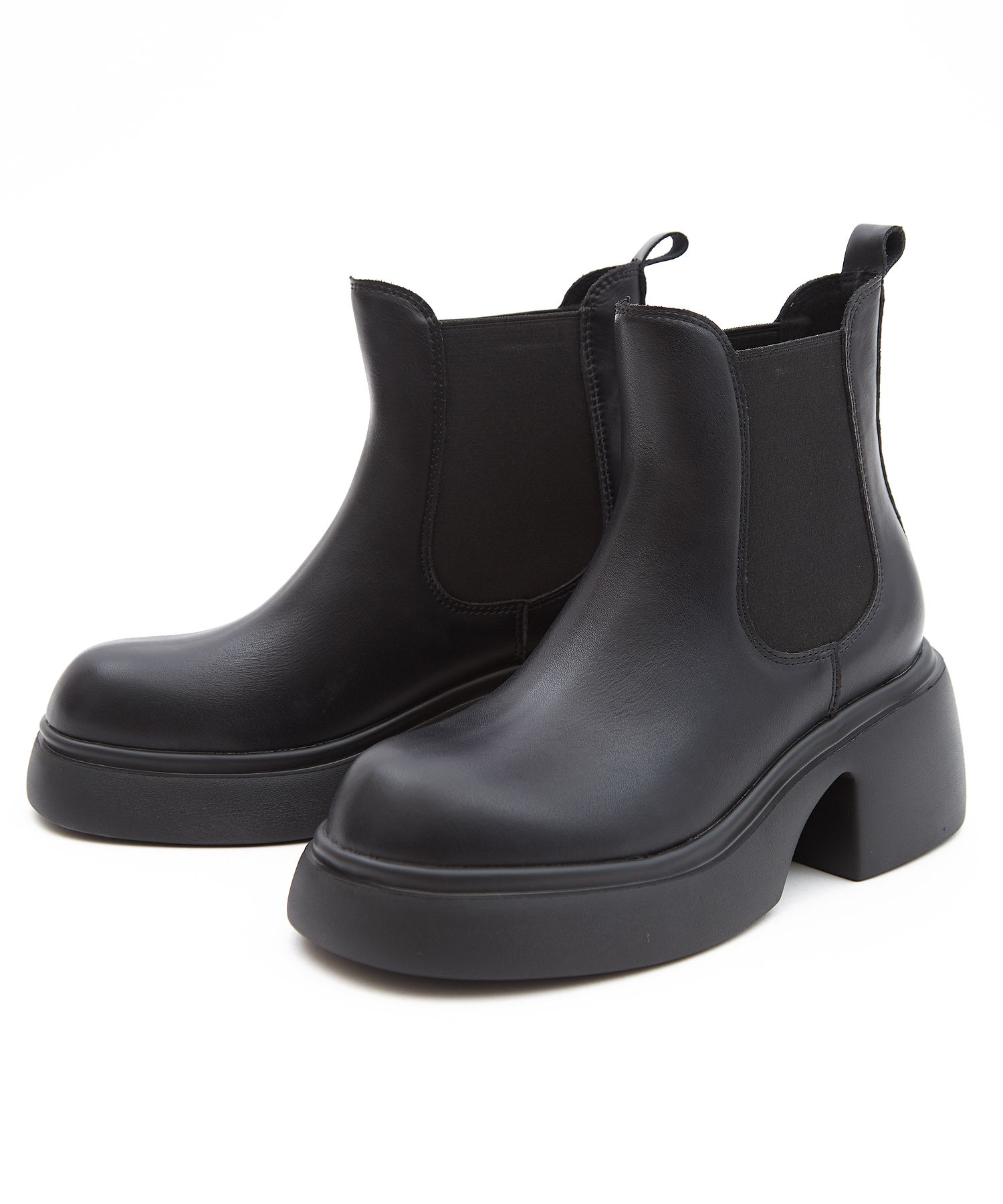 スムースレザー厚底サイドゴアブーツ/レディース滑らかにカーブしながらやや丸みをもたせた力強くもフェミニンなニュアンスが上品なフォルム、ストレスフリーな脱ぎ履きと見た目にも上品でクラシカルなモード感を漂わせる定番人気のサイドゴアデザイン。高級...