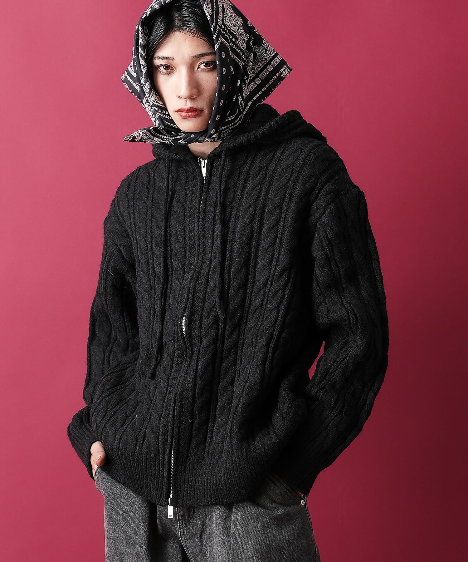 ミックス編みケーブルニットジップアップパーカー / ZIPパーカー メンズ レディース ユニセックス オーバーサイズ定番のジップアップパーカー/ジップフーディースタイル×オーセンティックでクラシカルな肉厚のケーブル編みアクリルニット素材。ワ...